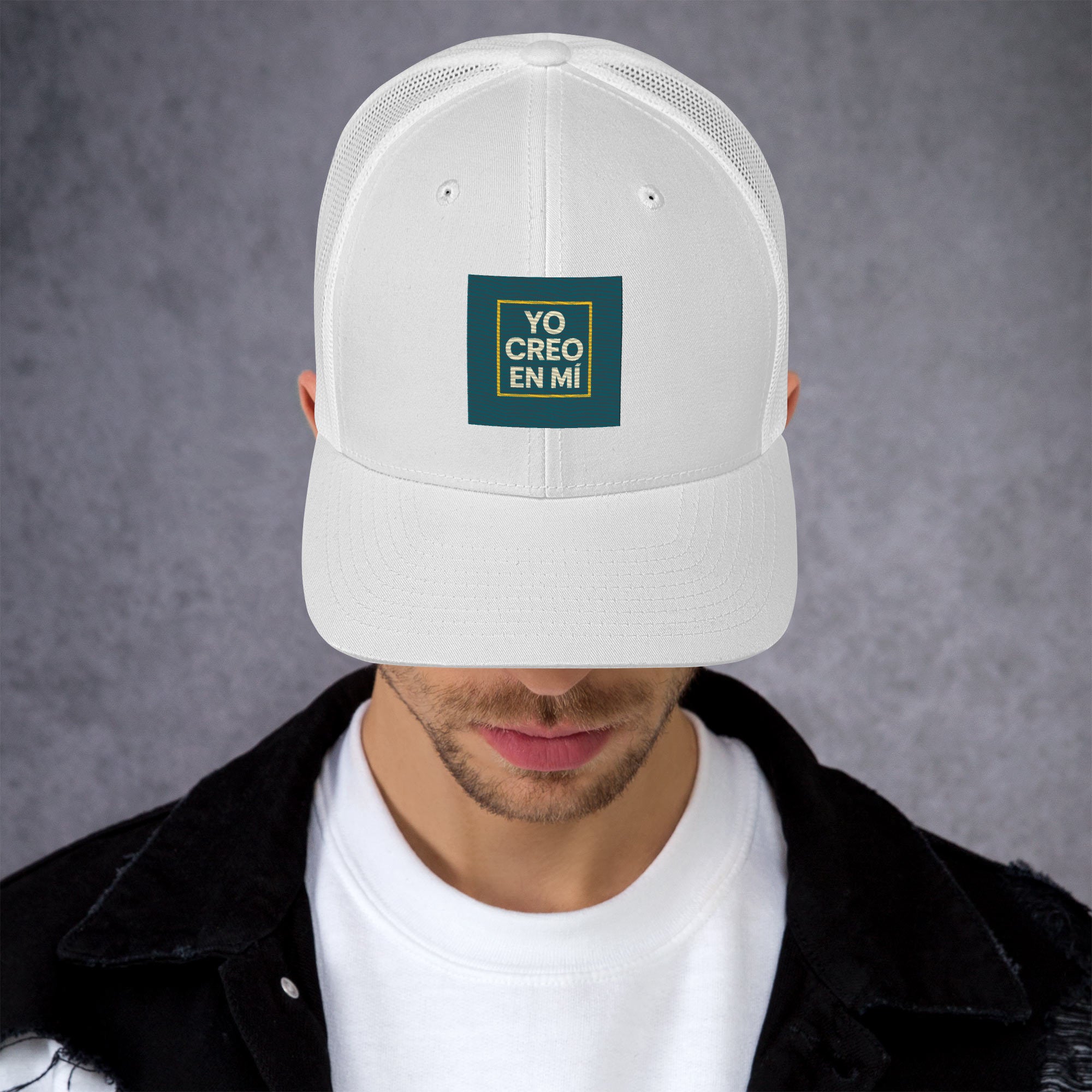 Gorra tipo trucker – Emprende con Luis Roca